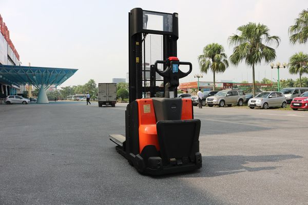 Xe Nâng Điện Stacker BTB Cũ - Xe nâng đứng lái BT Giá Rẻ tại HCM